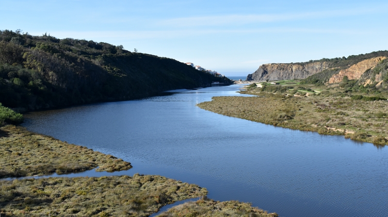Foto do dia: a ribeira da Costa Vicentina que separa o Algarve do ...